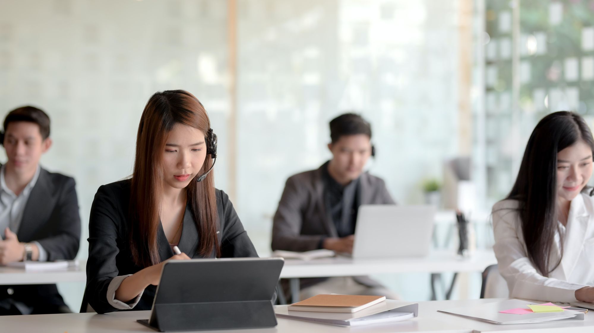 Customer Support: Strategy & Best Practices To Build A Dream Team